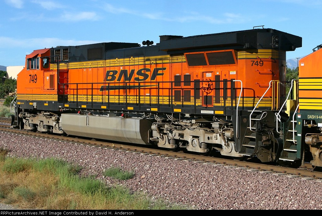 BNSF 749